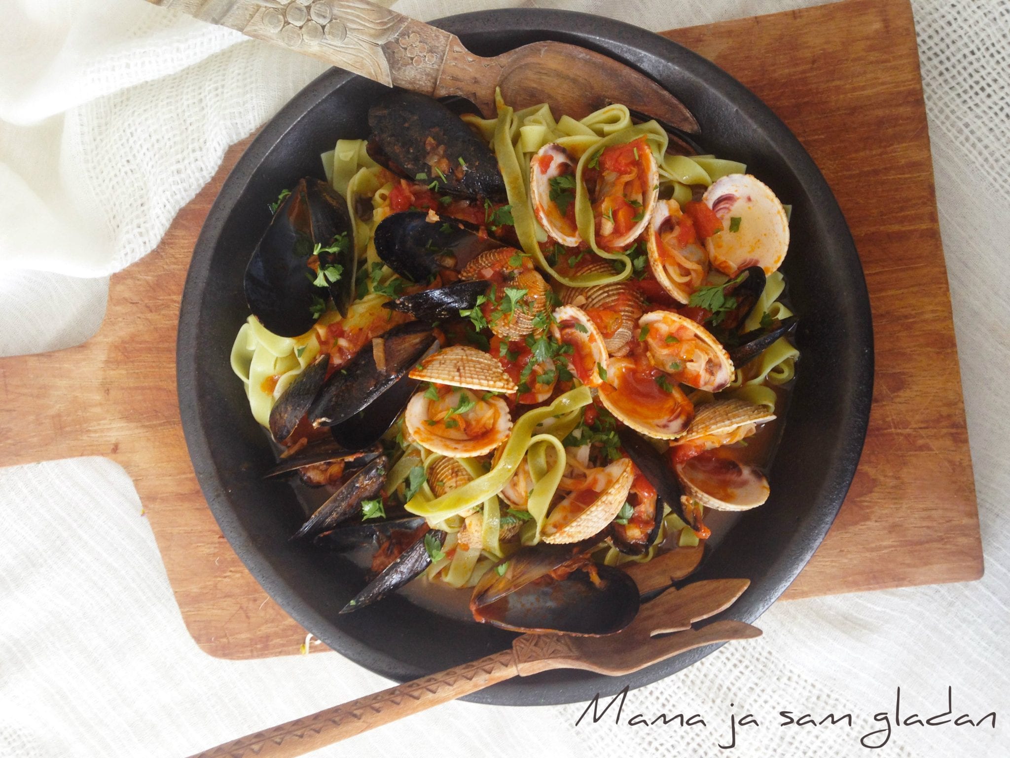 Školjke u šalši s rezancima | Mama, ja sam gladan