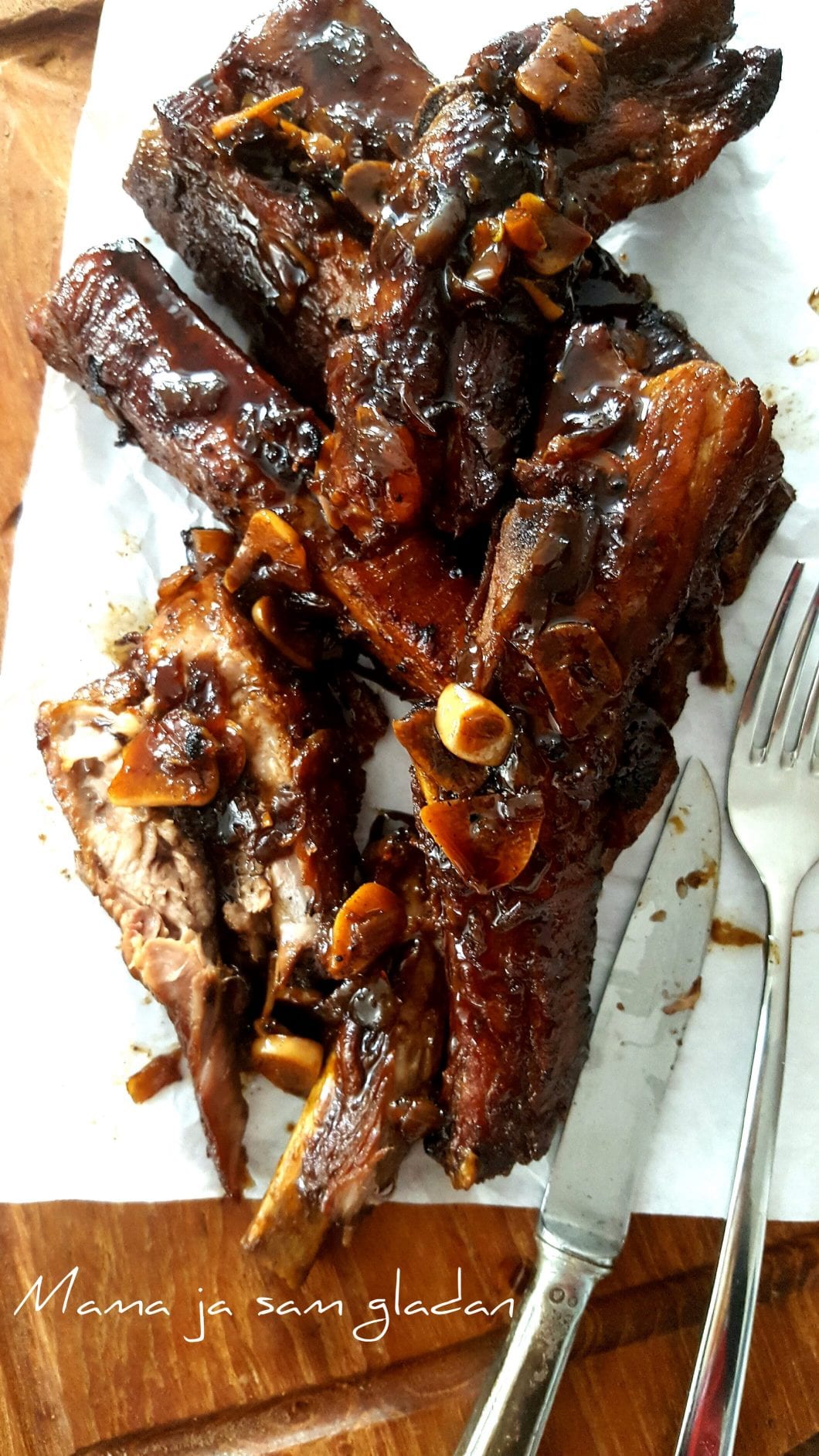 Ljepljiva svinjska rebarca | Mama, ja sam gladan